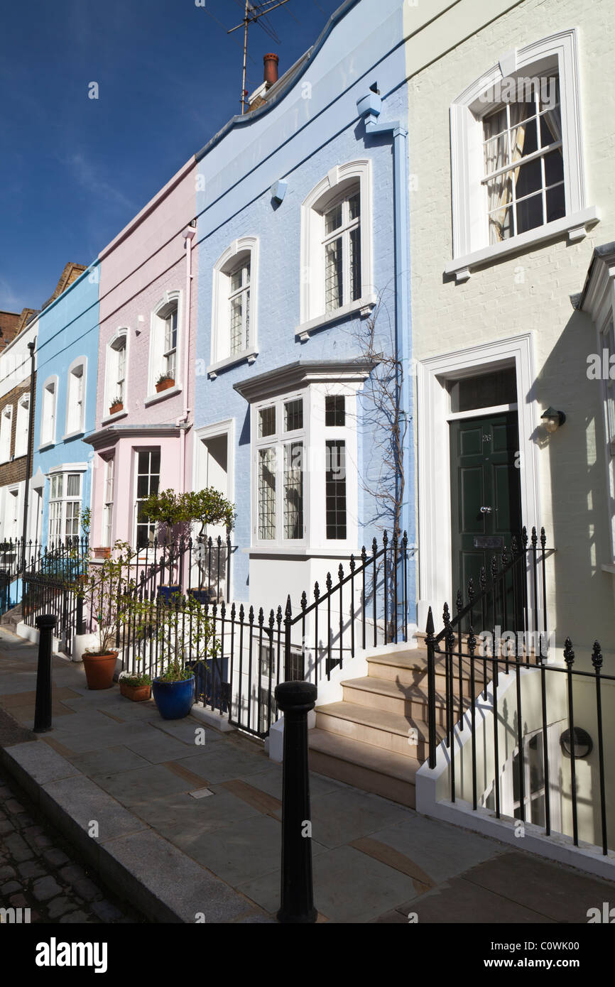A row of colourful Georgian houses on Bywater Street in Chelsea London ...