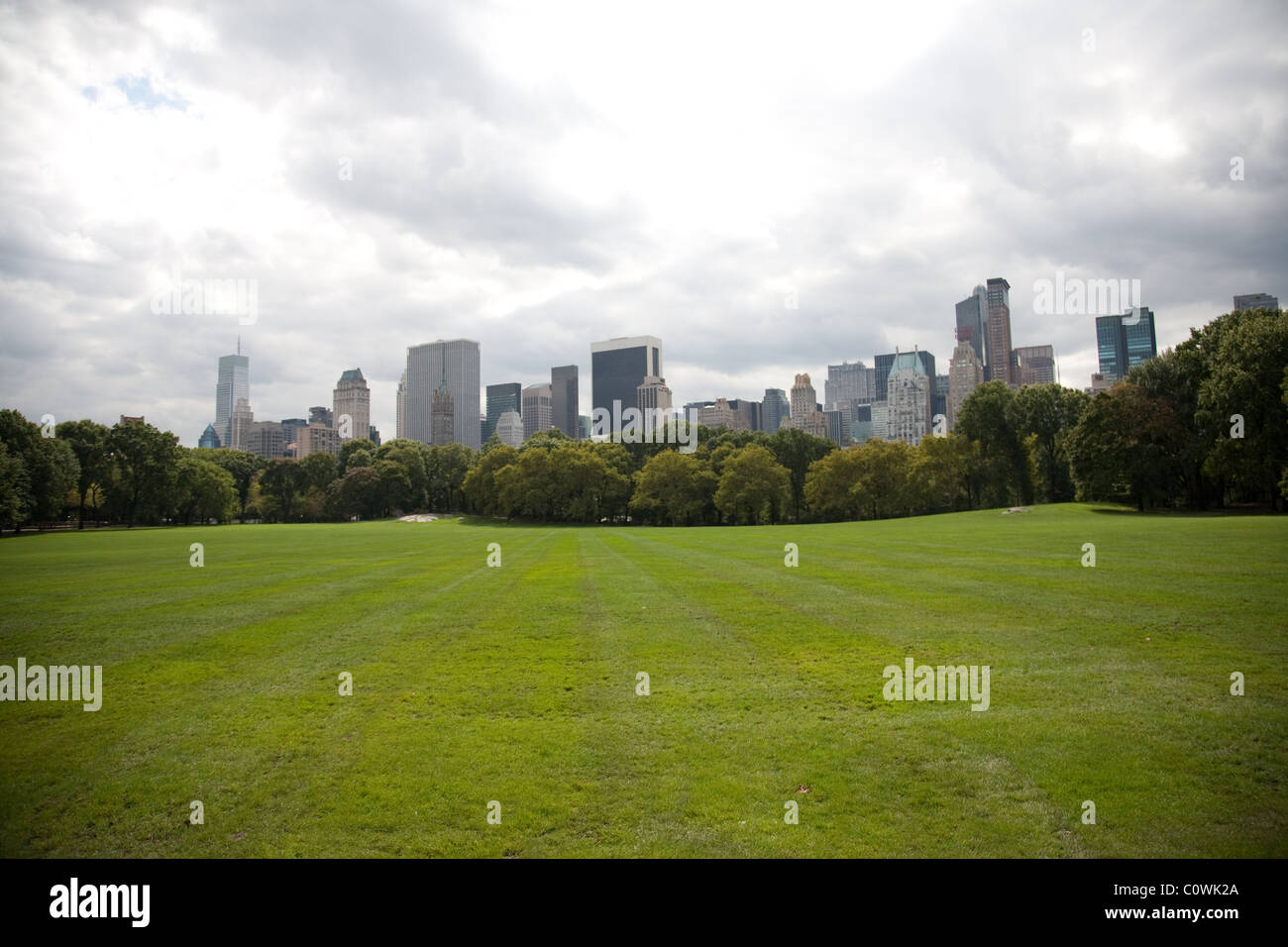 New york park lawn hi-res stock photography and images - Alamy