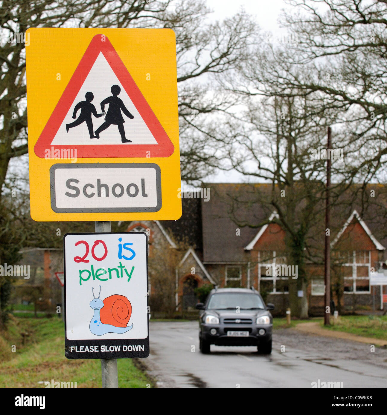 Uk schools traffic sign hi-res stock photography and images - Alamy