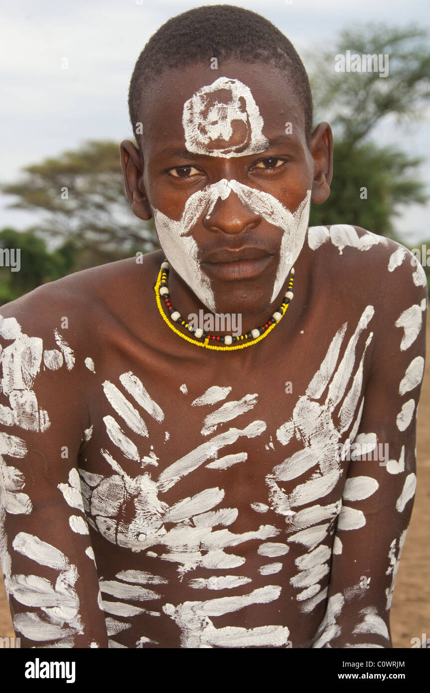 Portrait of a Karo man with body and facial paintings, Omo river valley ...