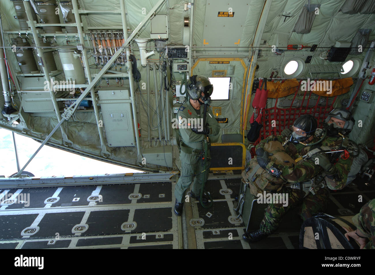 Path finer platoon jup from a RAF C-130 Hercules transport aircraft ...