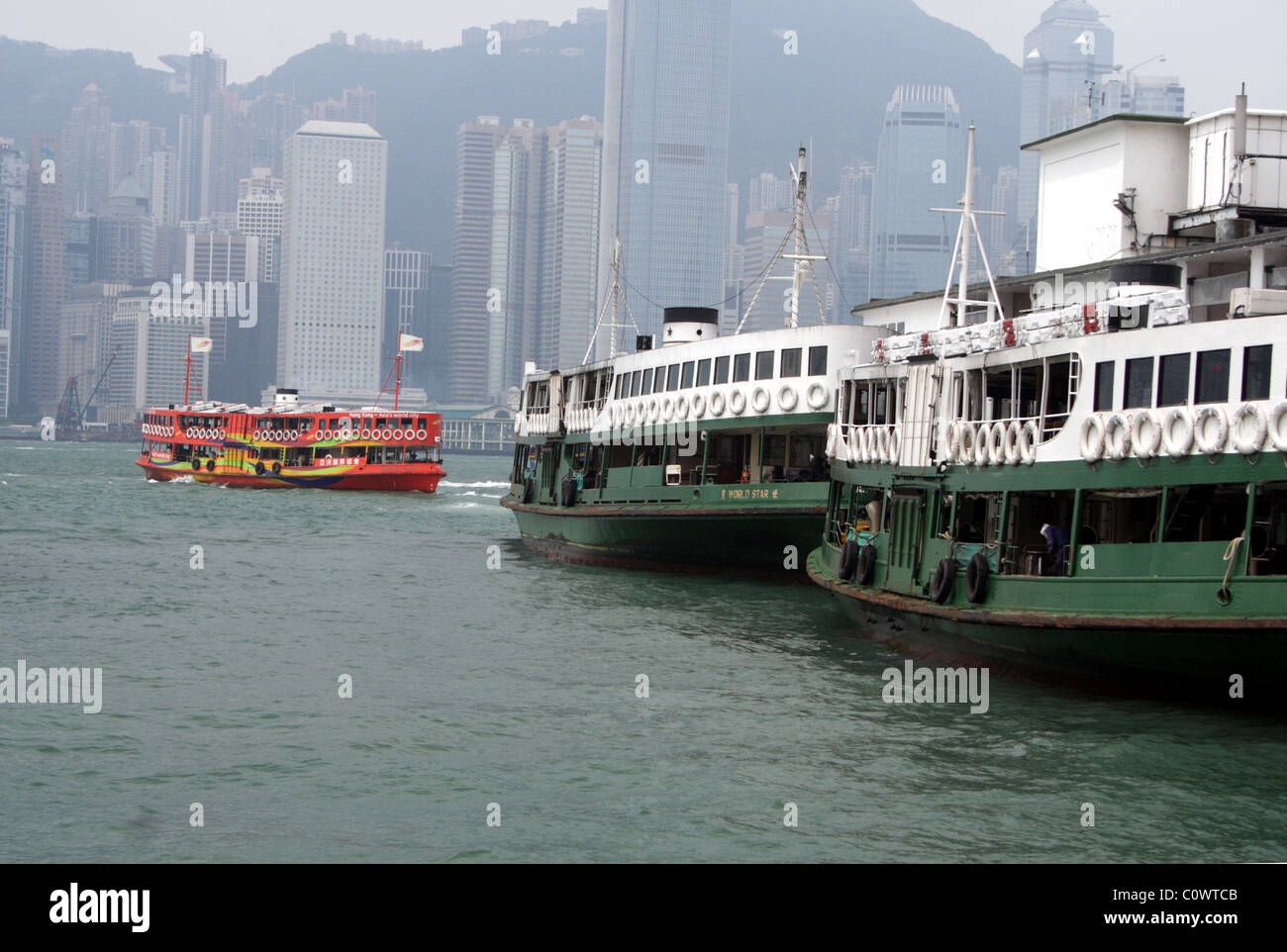 Ferries waiting at Kowloon to take passengers to Hong Kong Island Stock ...