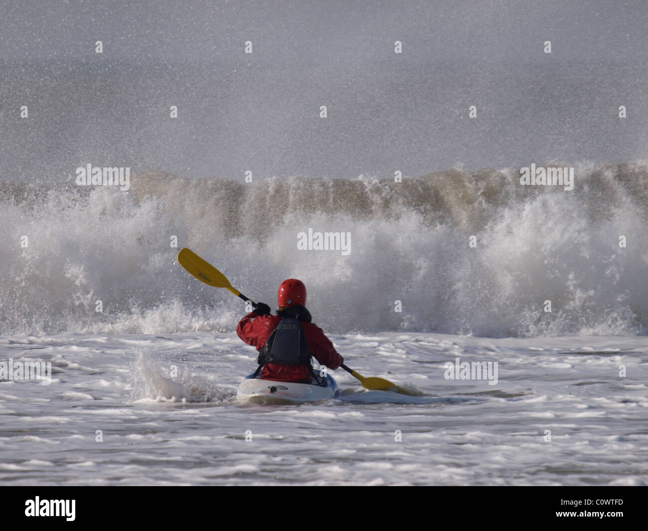 Facing the waves hi-res stock photography and images - Alamy