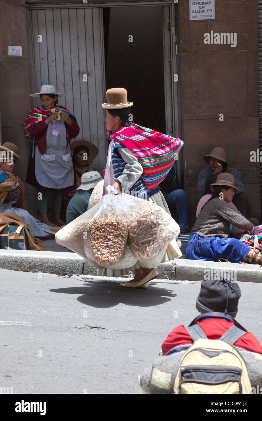 Bolivian woman in traditional dress hi-res stock photography and images ...