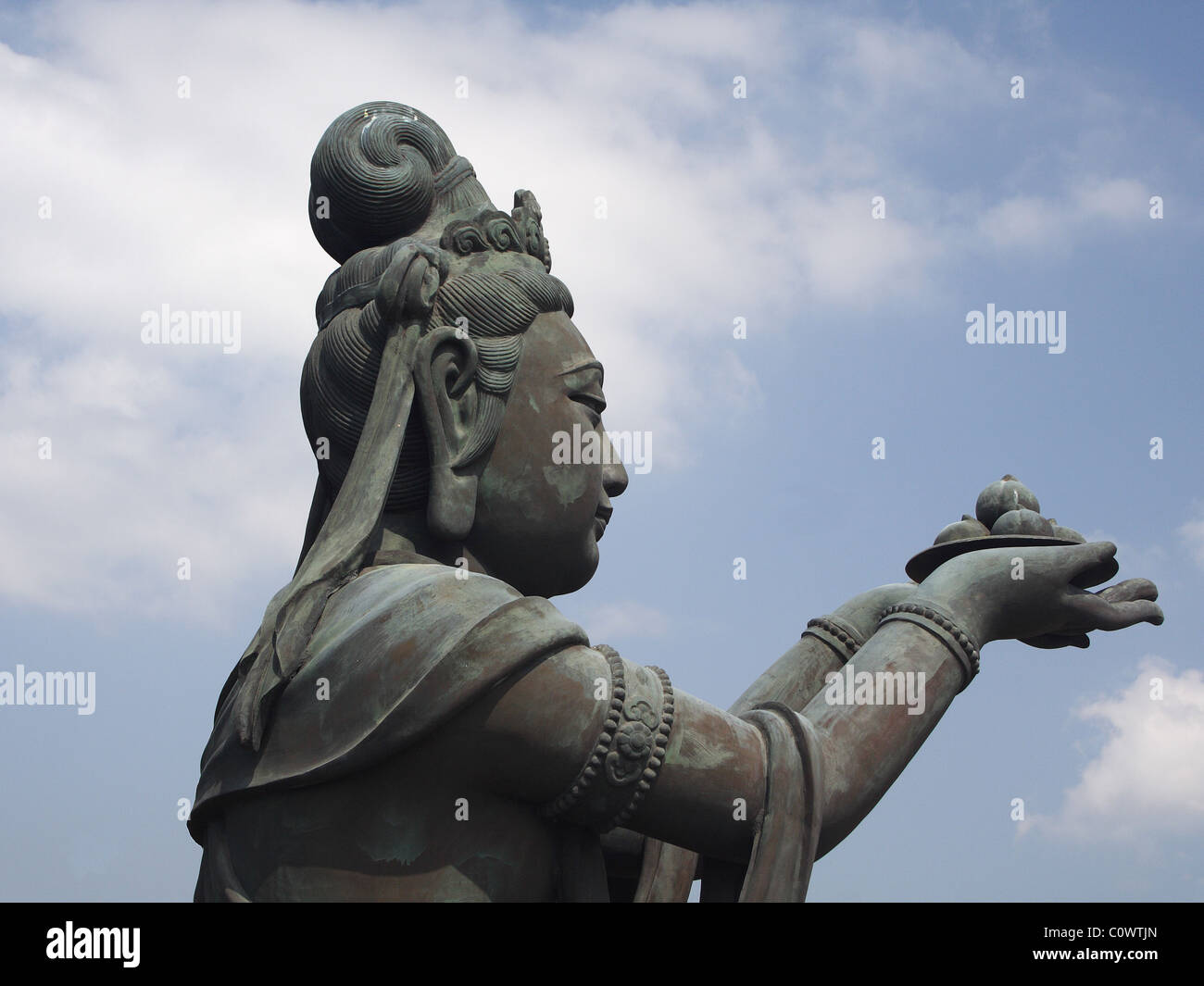 Bronze statue representing God or immortals, making offering to Tian ...