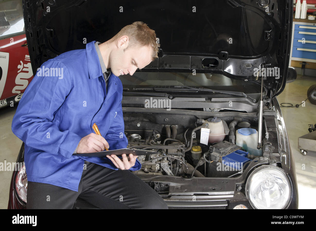 master mechanic check a car Stock Photo - Alamy