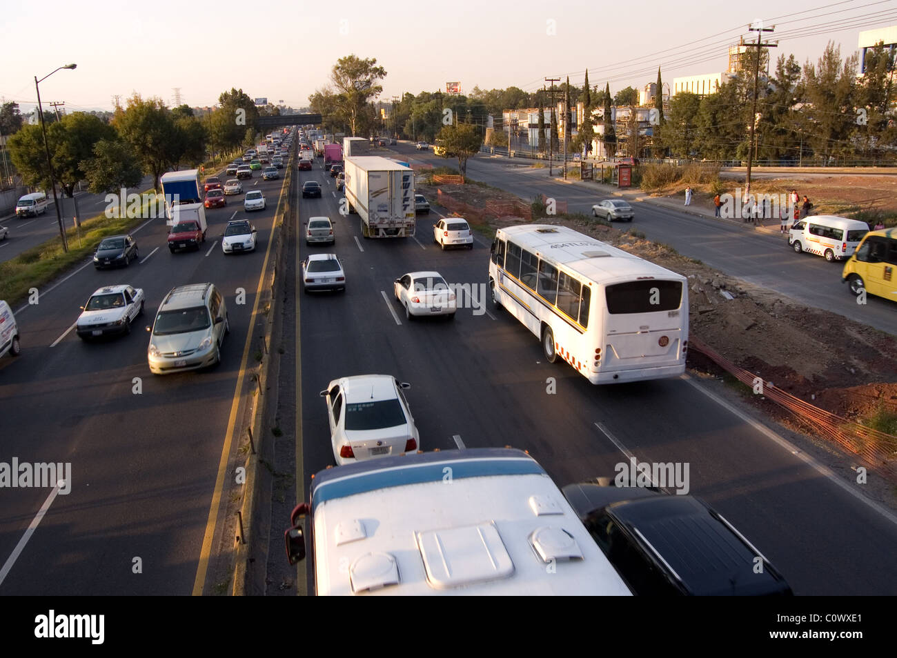Traffic on the Mexico-Queretaro highway Stock Photo - Alamy