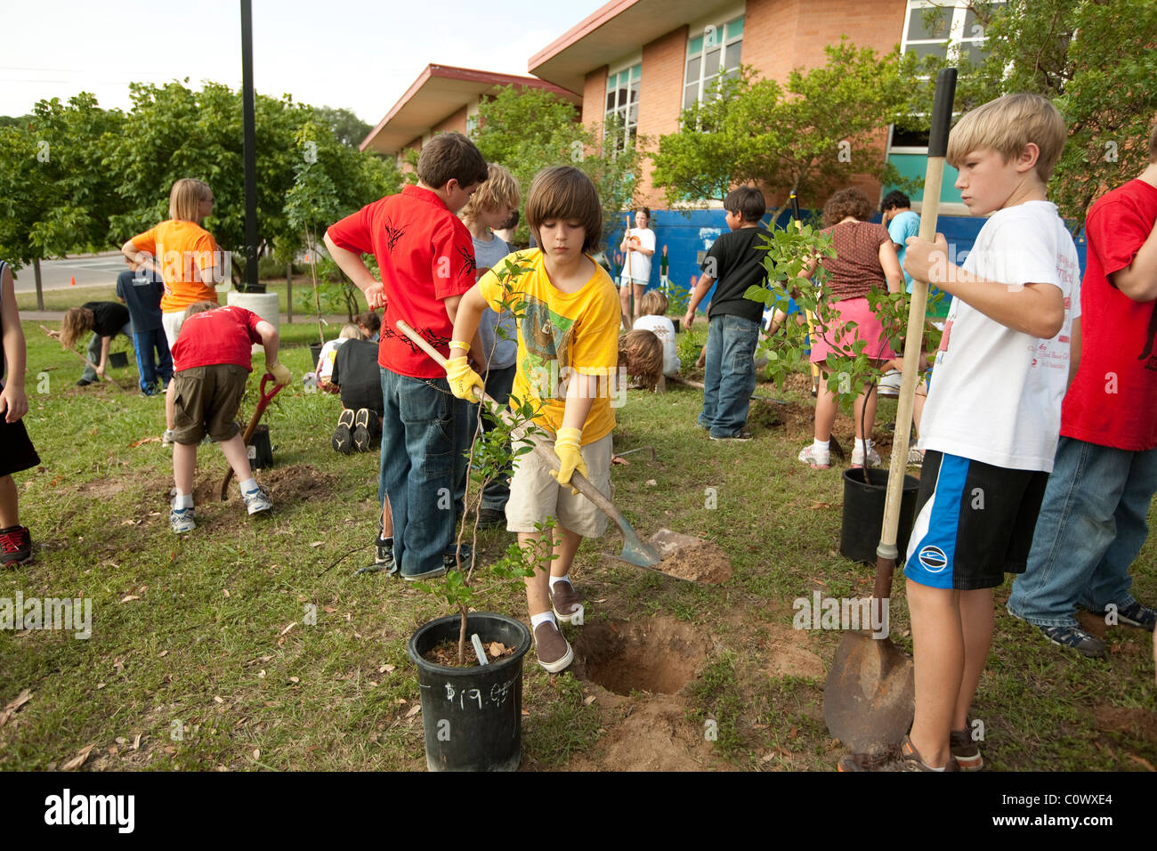 Texas kids planting hi-res stock photography and images - Alamy