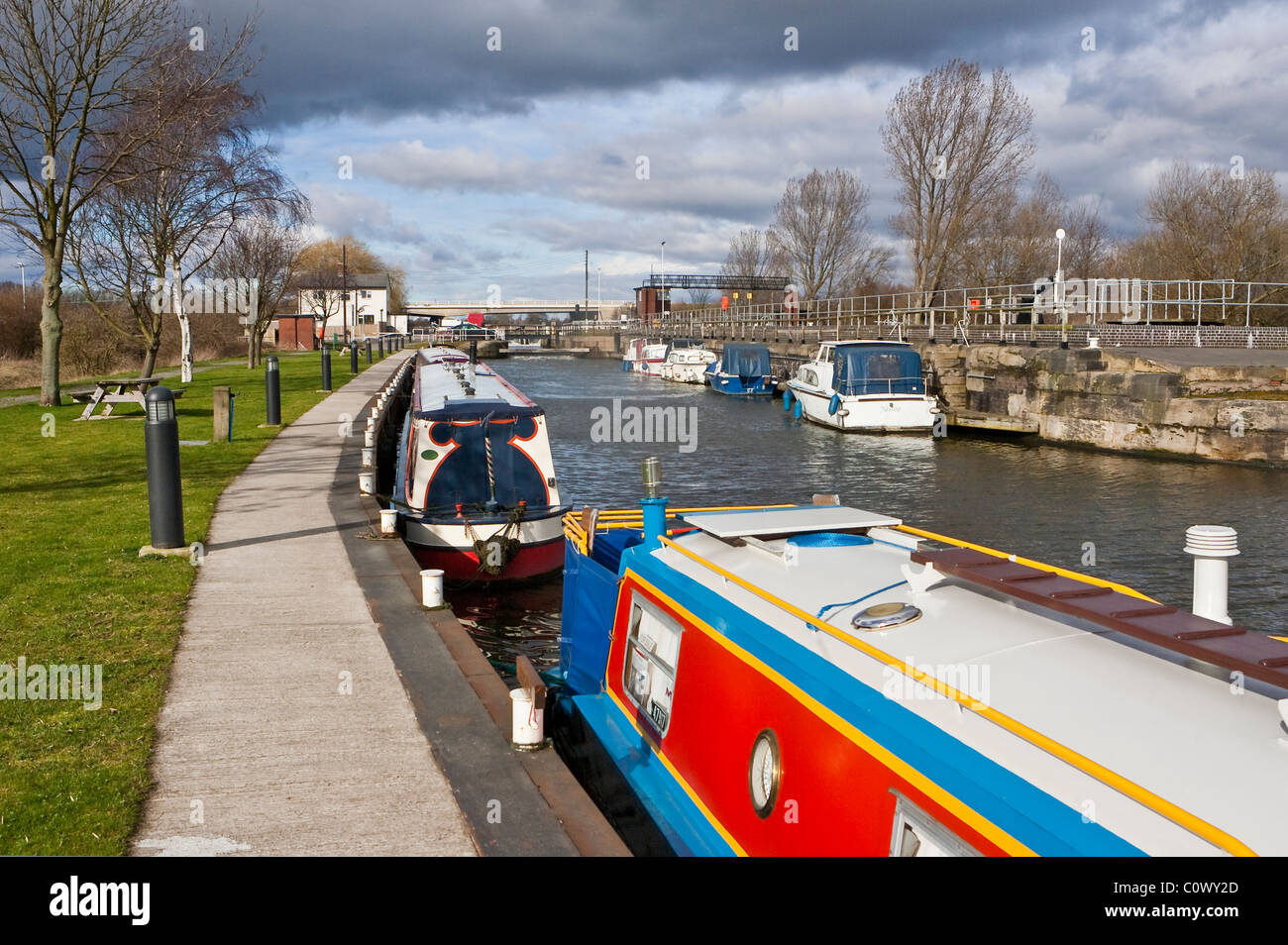 Whitley Lock on the Aire and Calder Navigational Canal, Whitley Stock ...