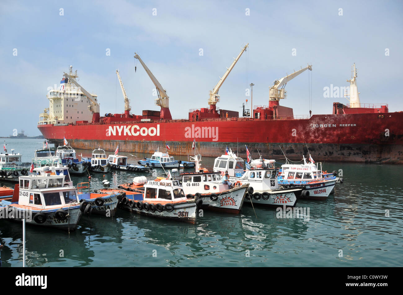 giant containers ship Jorgen Reefer and small boats in port, Valparaiso ...