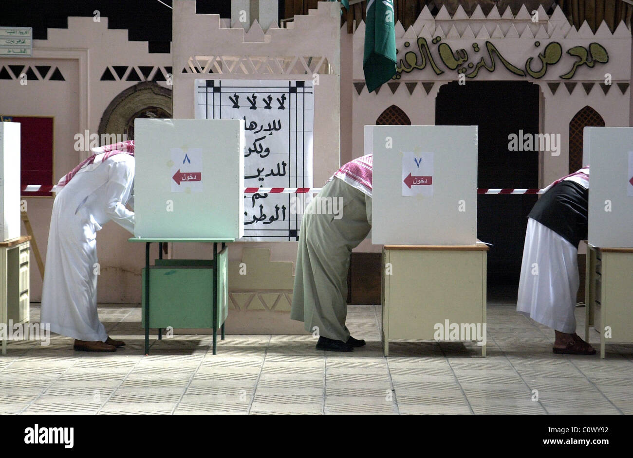 Riyadh, Saudi Arabia -- 10 February 2005 -- Voters behind booths during ...