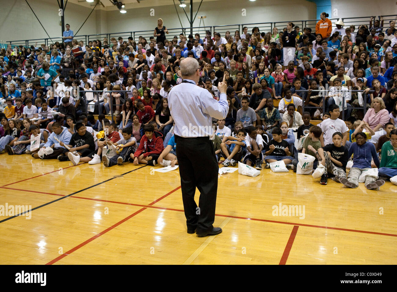 Crowded gym hi-res stock photography and images - Alamy