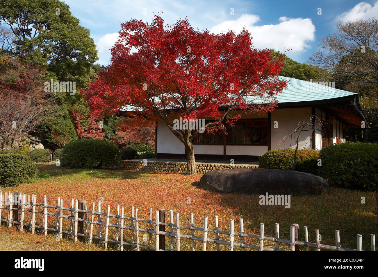 Red japanese tea house hi-res stock photography and images - Alamy