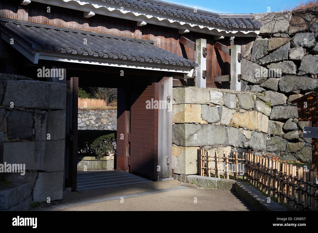 Japanese castle gates hi-res stock photography and images - Alamy