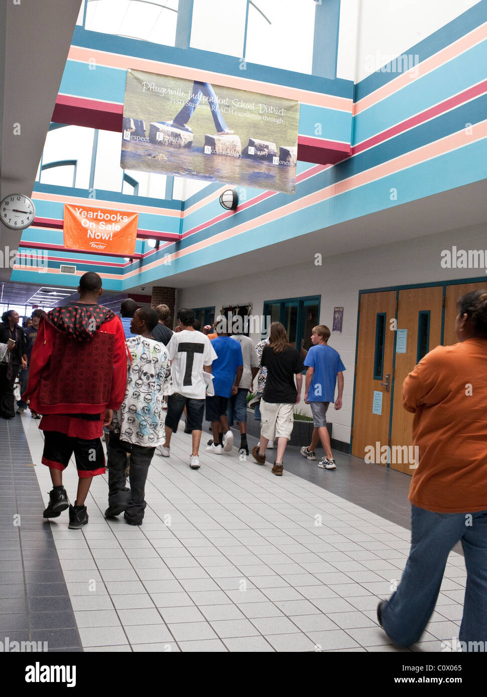 Students walk through hallway between classes at Park Crest Middle ...