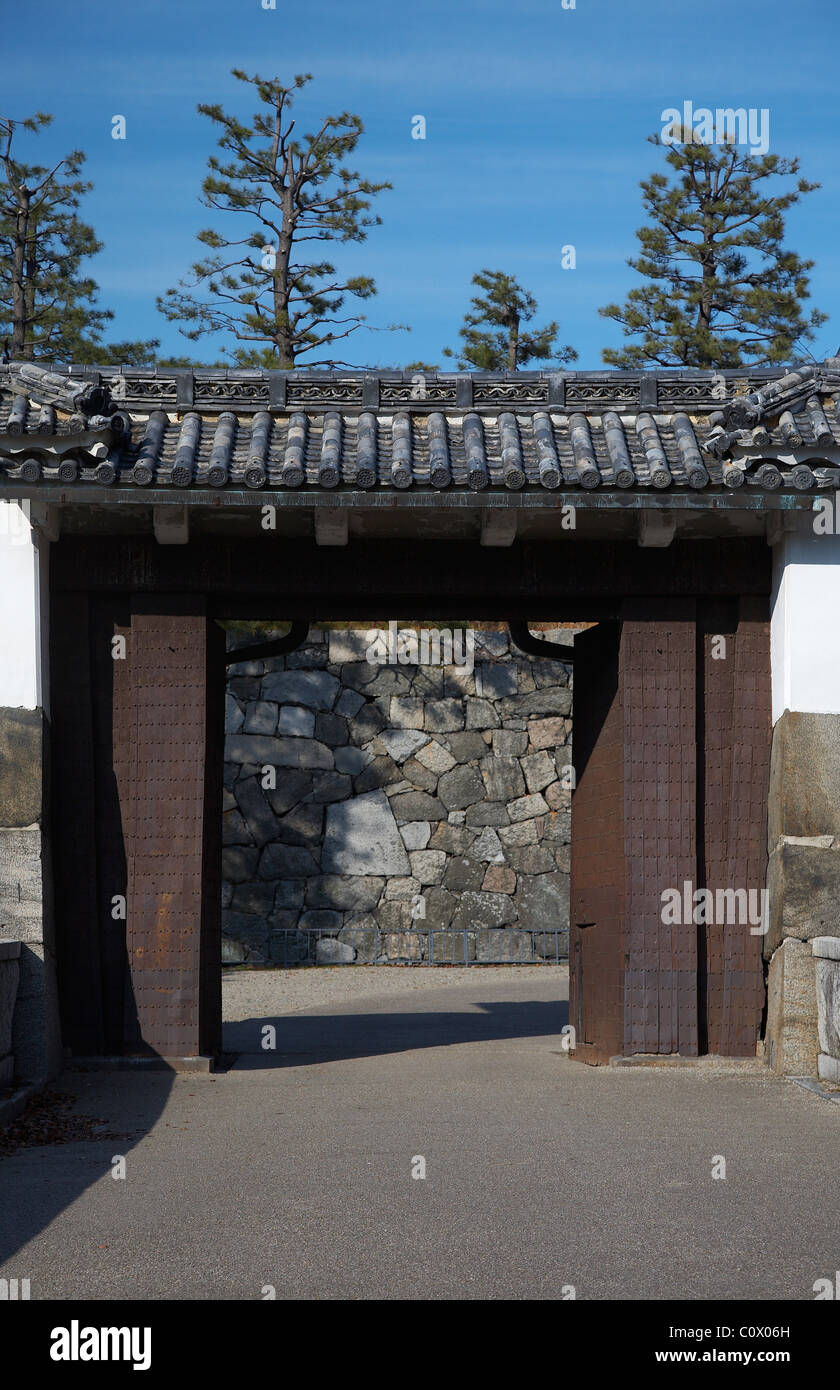 Japanese castle gates hi-res stock photography and images - Alamy