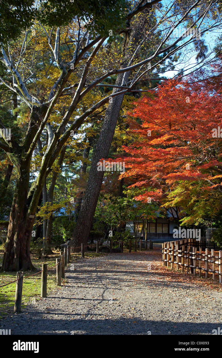 Red japanese tea house hi-res stock photography and images - Alamy