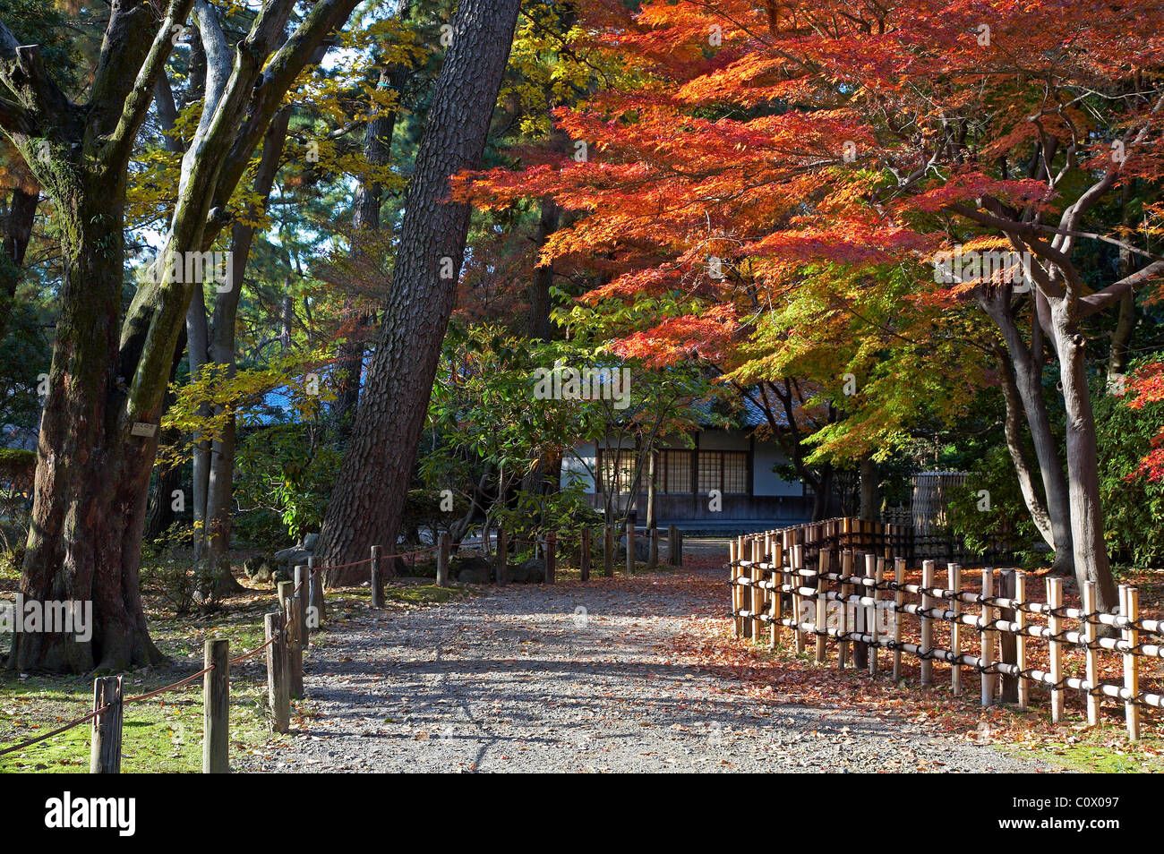 Red japanese tea house hi-res stock photography and images - Alamy