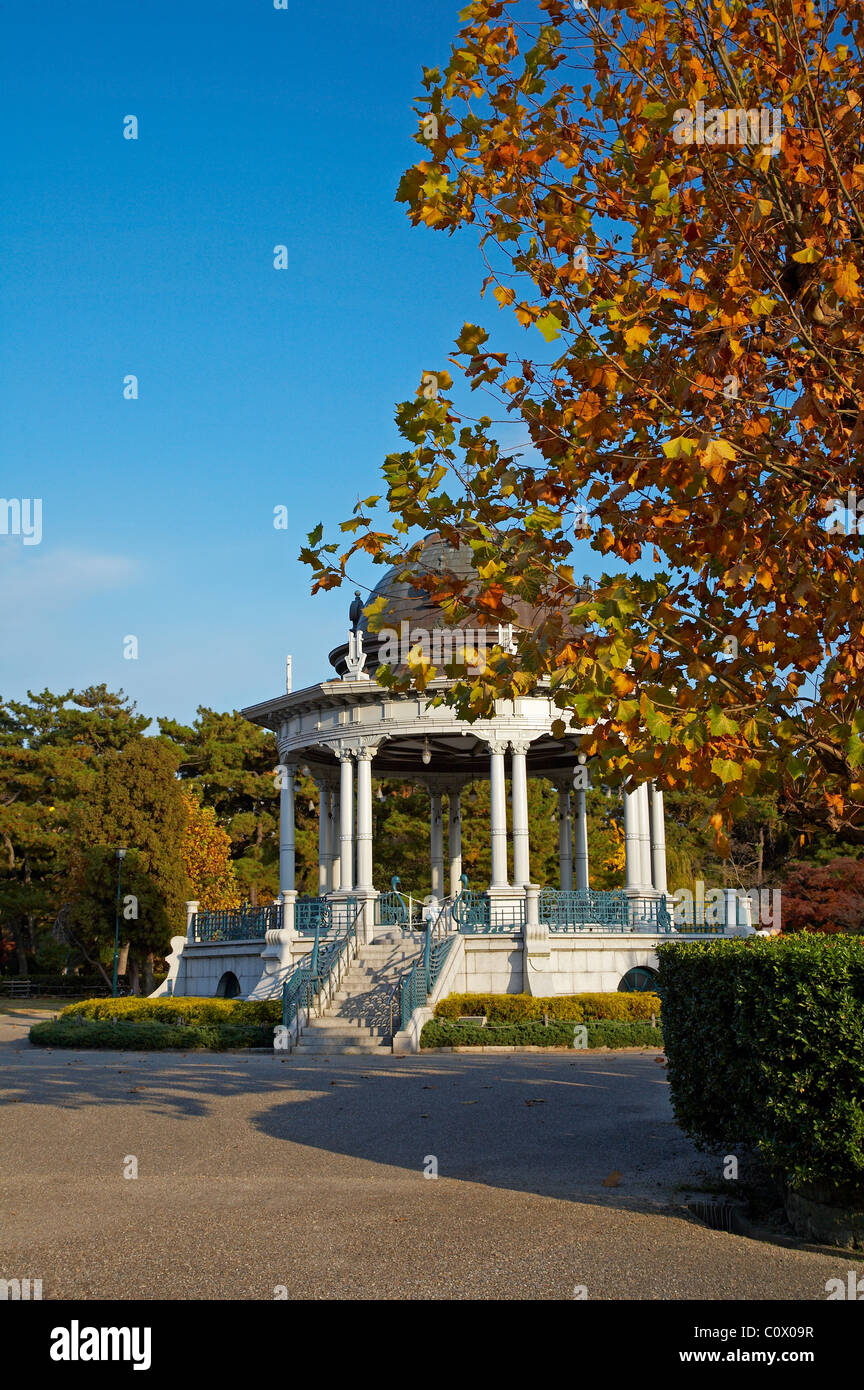 Gazebo rotunda hi-res stock photography and images - Alamy