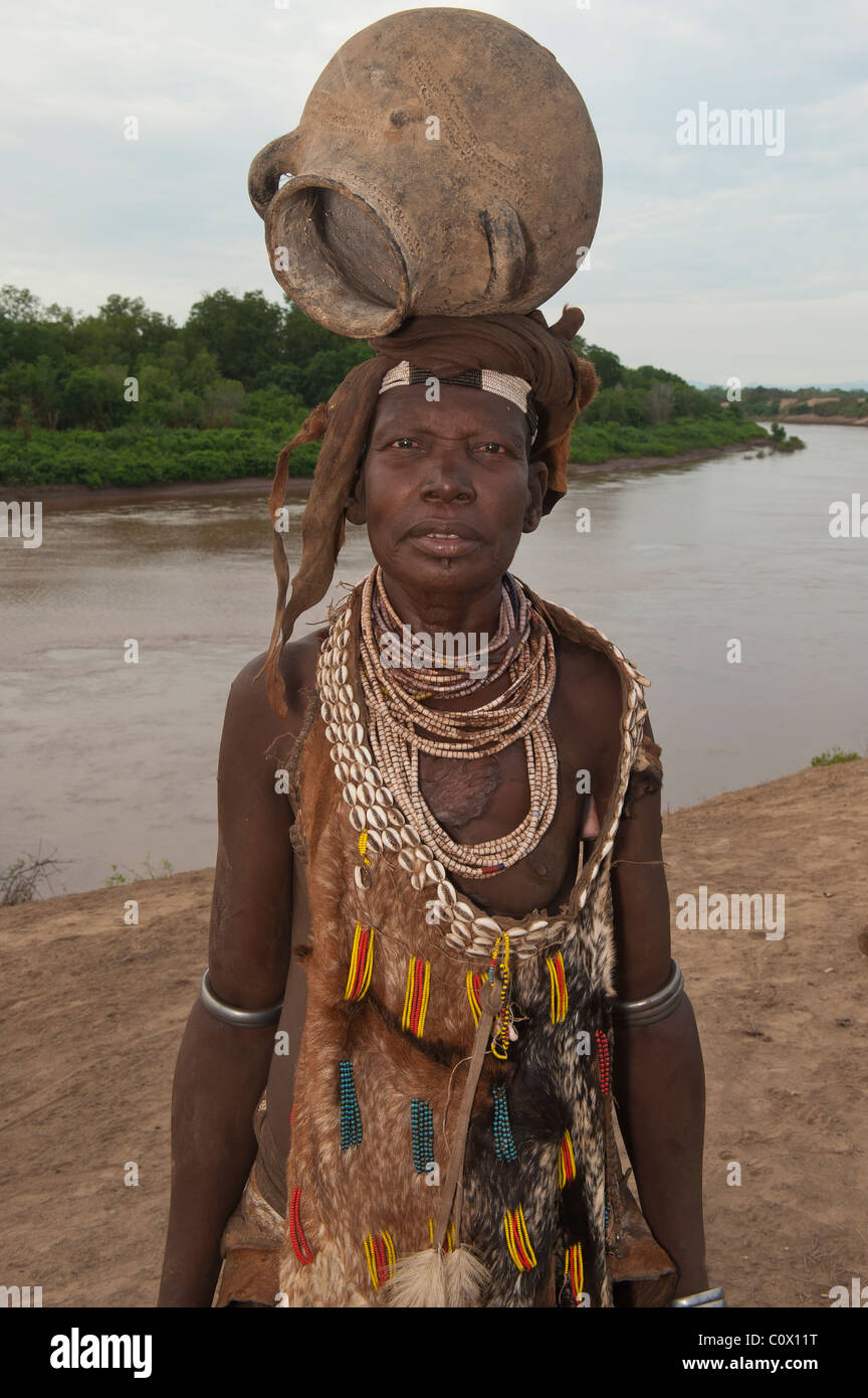 African tribes carry traveling hi-res stock photography and images - Alamy