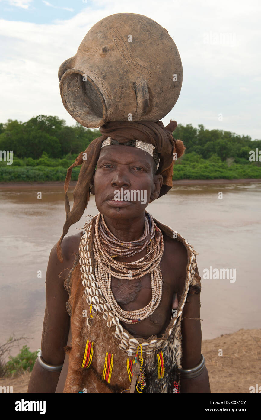African tribes carry traveling hi-res stock photography and images - Alamy