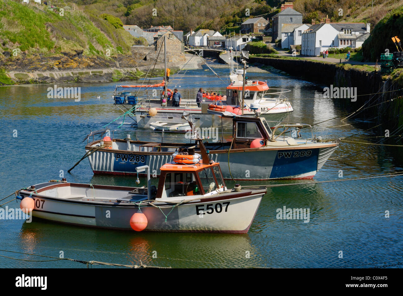 Cornwall boat boats hi-res stock photography and images - Alamy