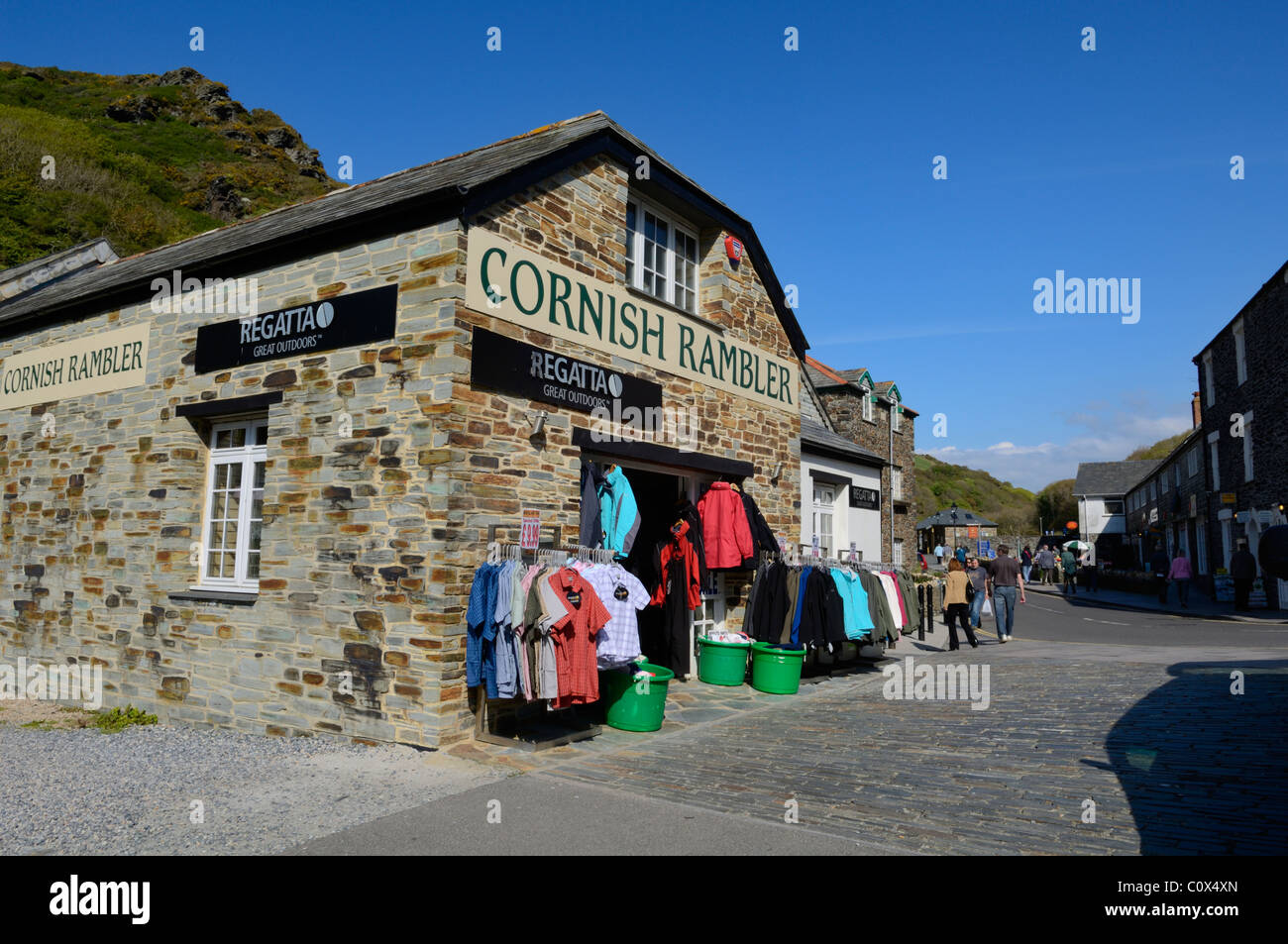 Tourist shop at Boscastle harbour in North Cornwall, England Stock ...