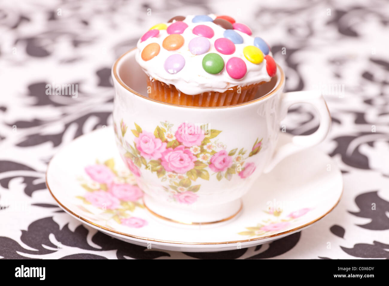 Color me cake hi-res stock photography and images - Alamy