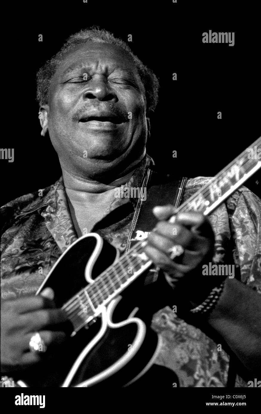 BB King plays the blues Stock Photo - Alamy
