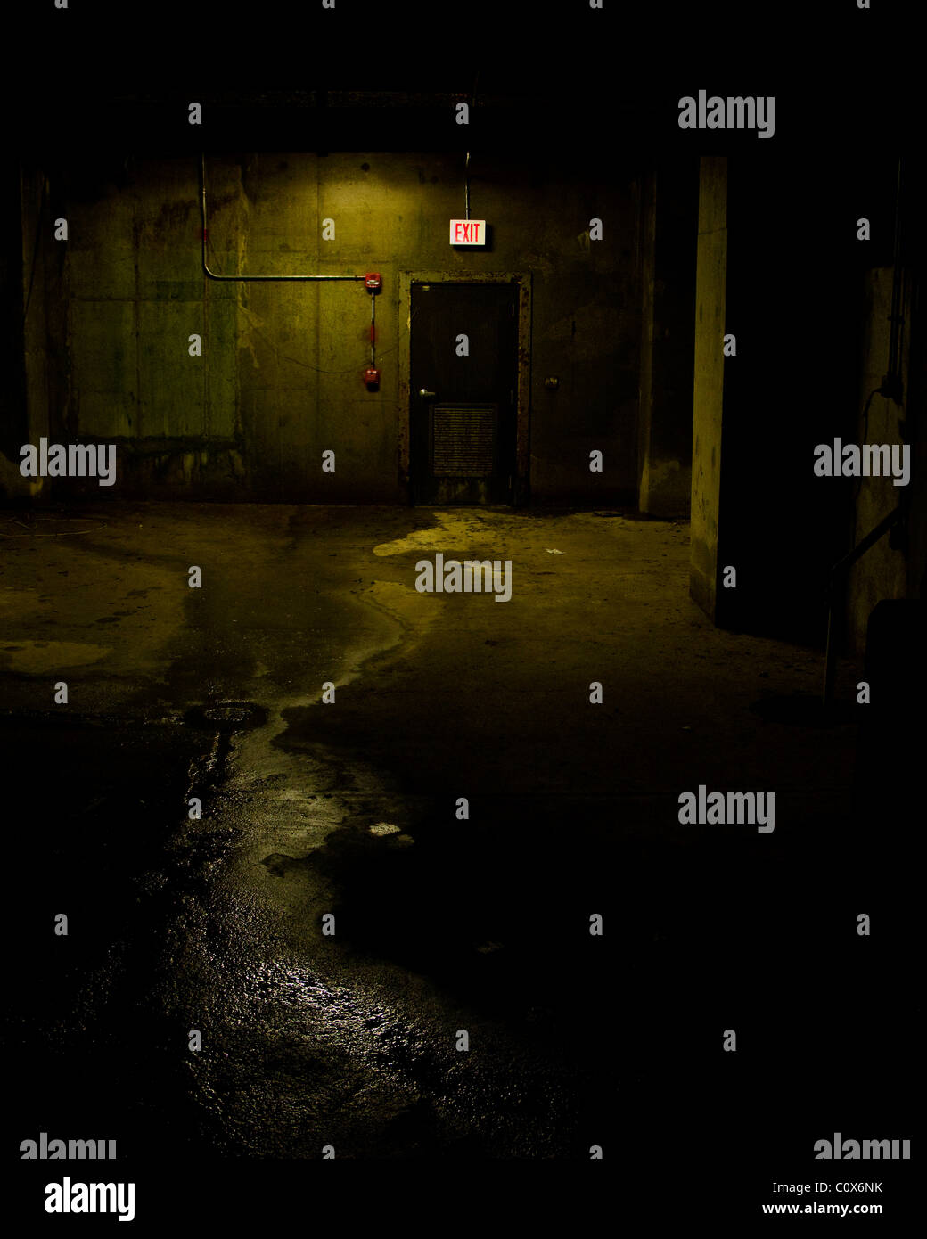 Dark basement room Stock Photo - Alamy