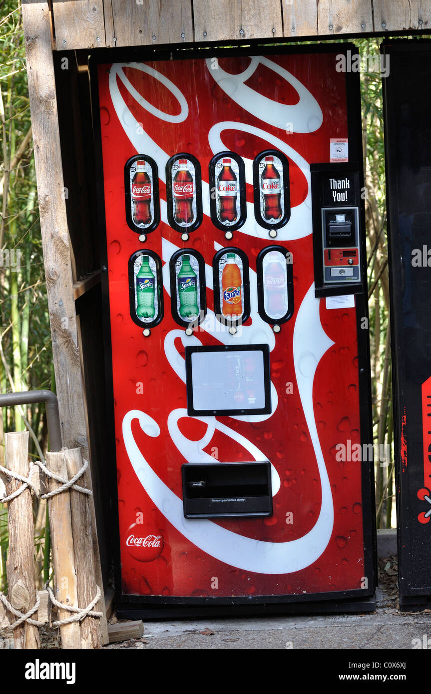 Fizzy drinks vending machine hi-res stock photography and images - Alamy