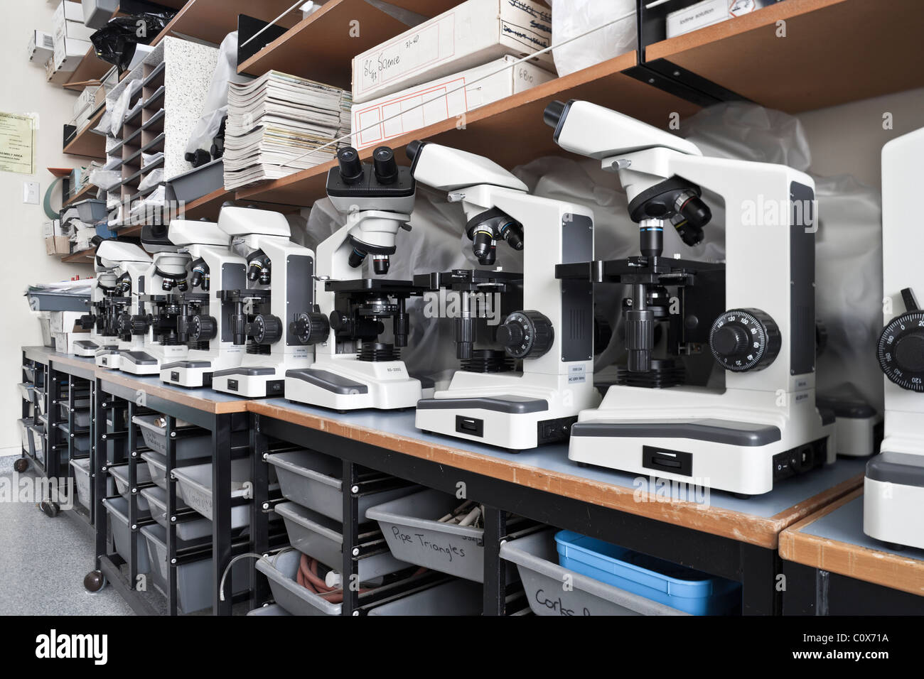 School microscope science hi-res stock photography and images - Alamy