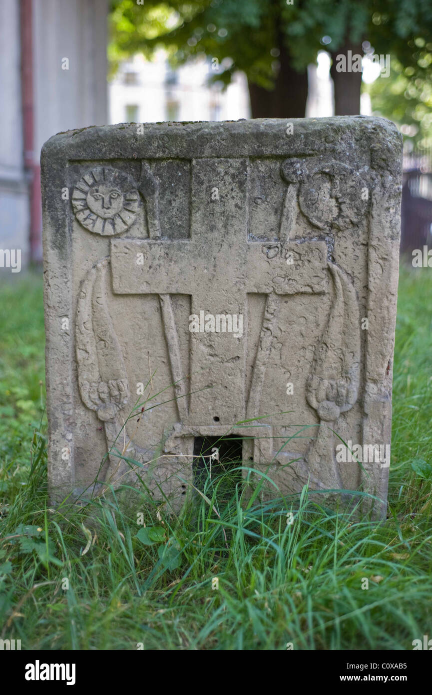 Gravestone in cemetery in Iasi, Romania Stock Photo - Alamy