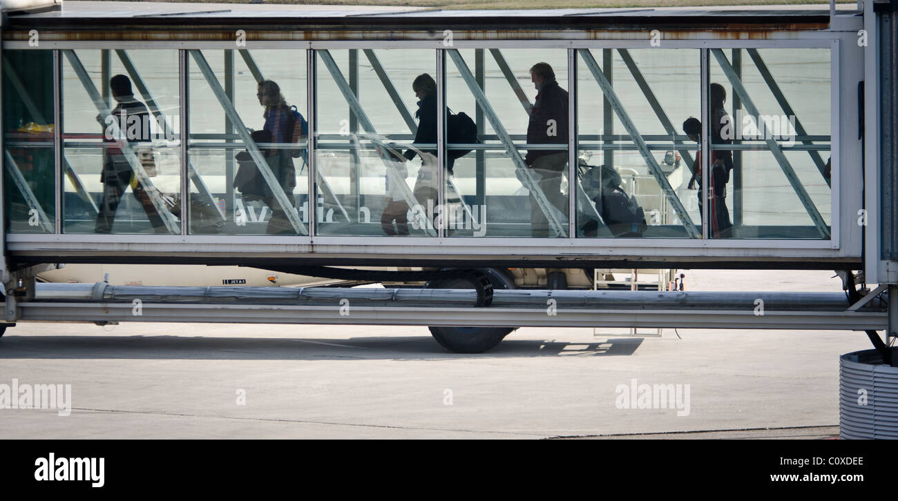Passengers on gangway boarding airplane Stock Photo - Alamy