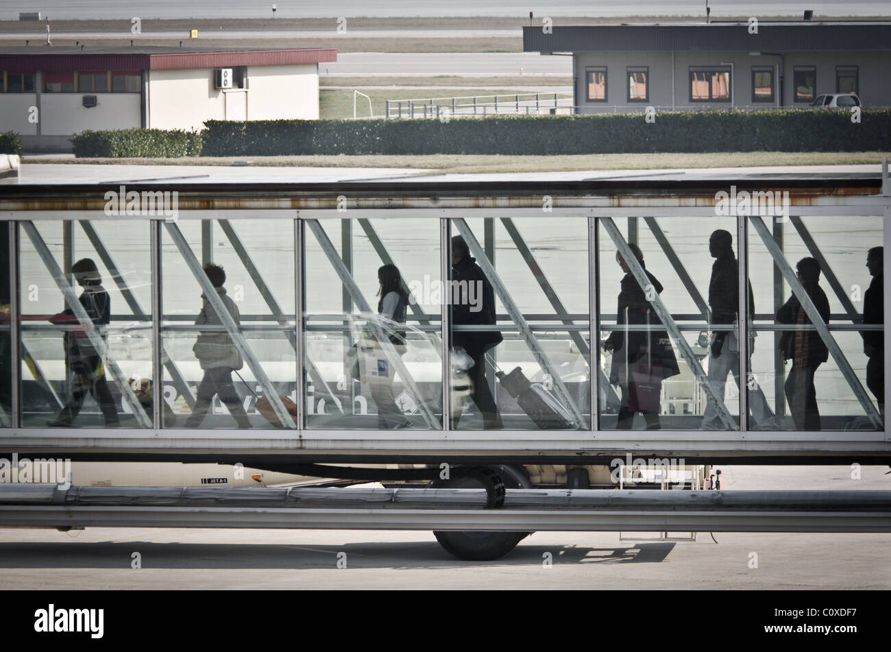 Passengers on gangway boarding airplane Stock Photo - Alamy