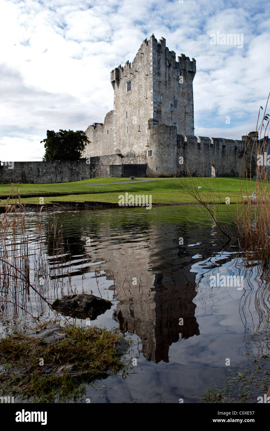 15th century ross castle hi-res stock photography and images - Alamy