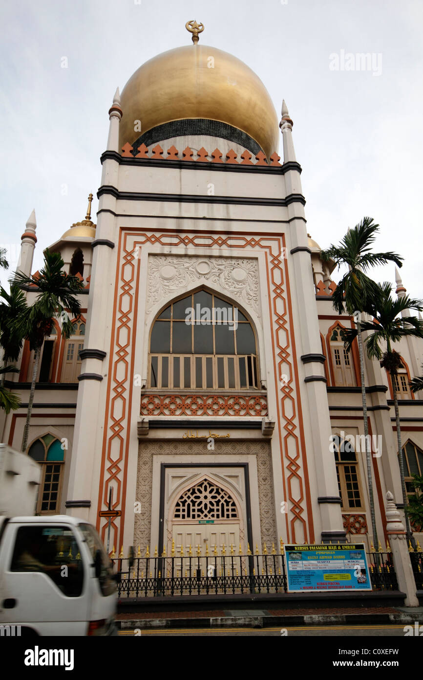 Sultan Mosque, largest Mosque in Singapore Stock Photo - Alamy