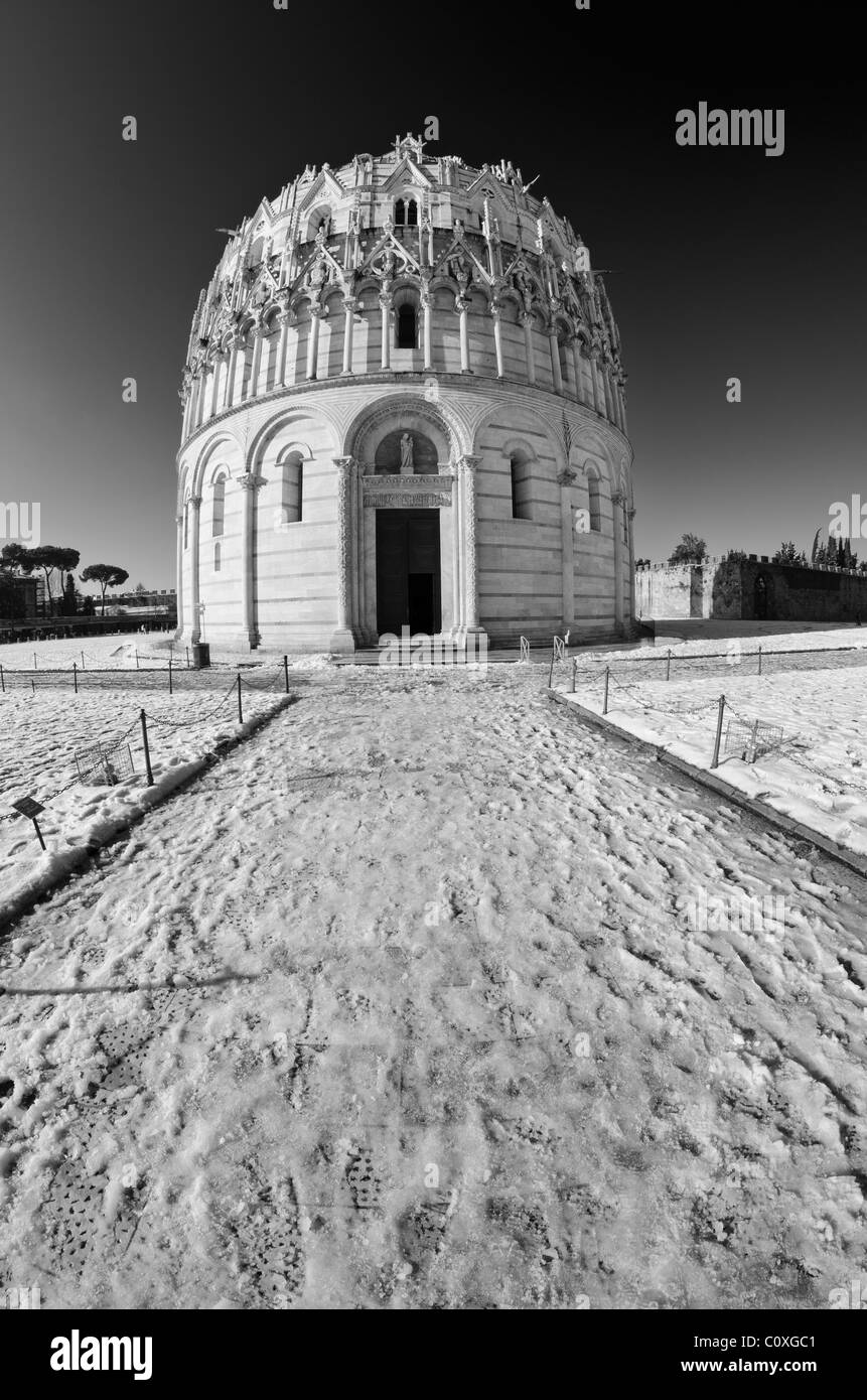 Piazza dei Miracoli in Pisa after a Snowstorm, Italy Stock Photo - Alamy
