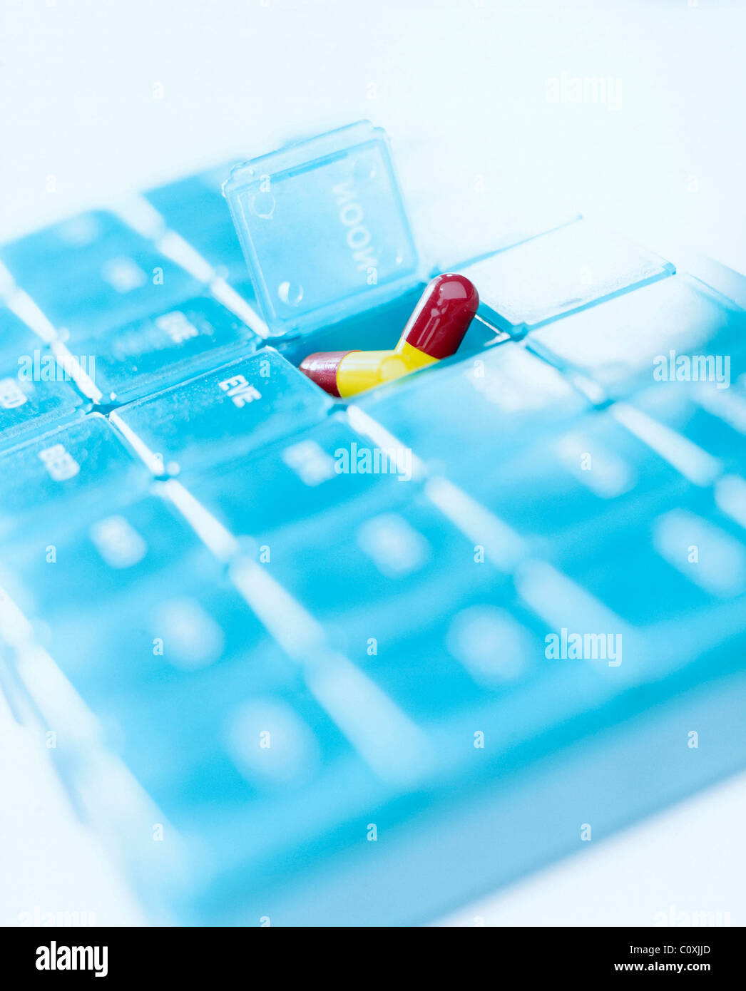 Immune defence pills hi-res stock photography and images - Alamy
