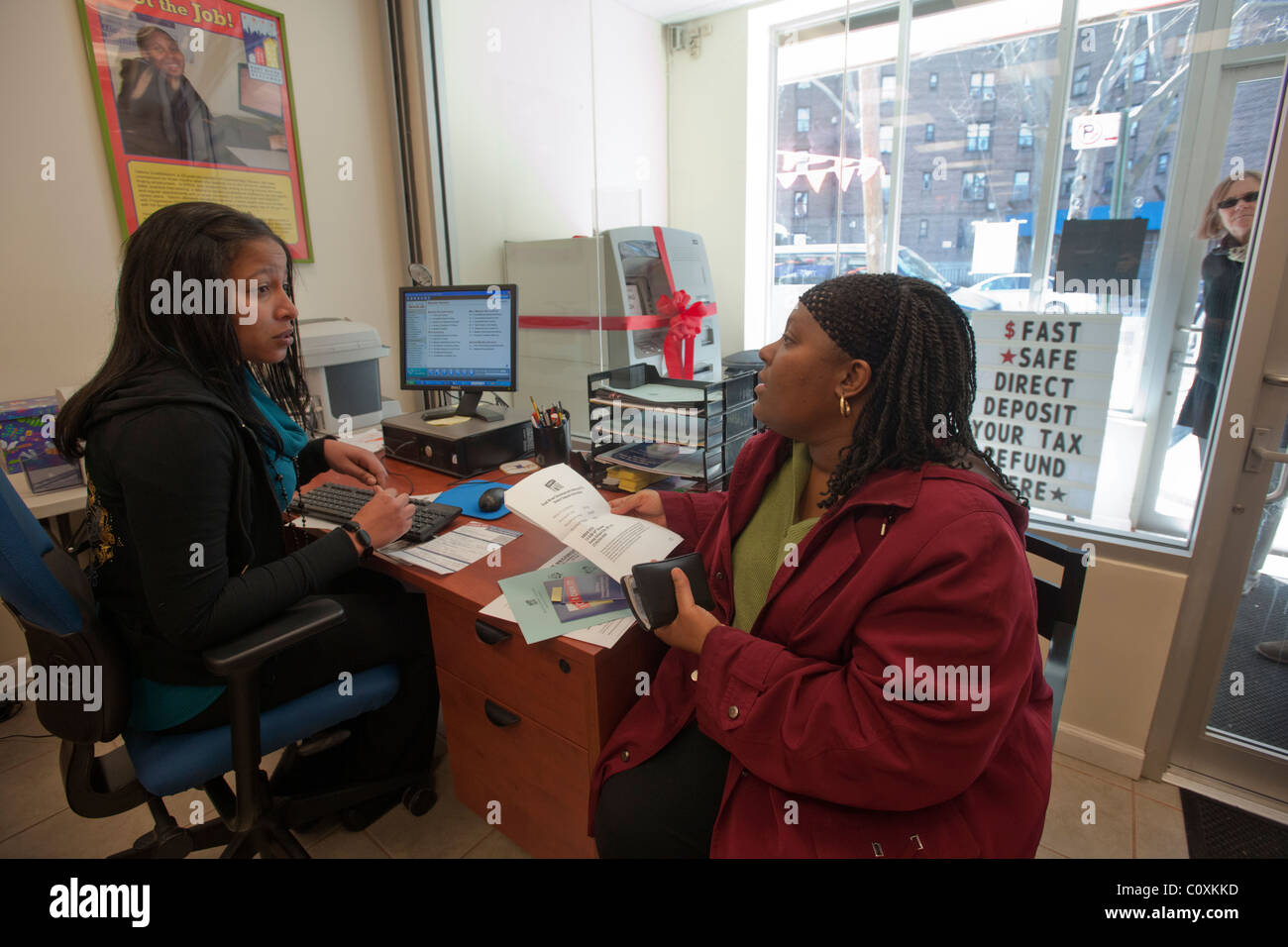 Open bank accounts hi-res stock photography and images - Alamy