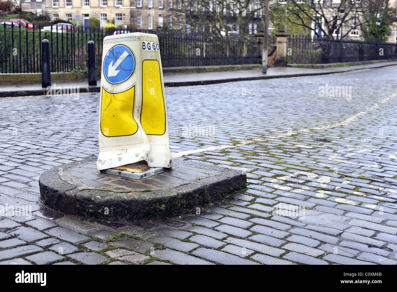 Damaged traffic sign hi-res stock photography and images - Alamy
