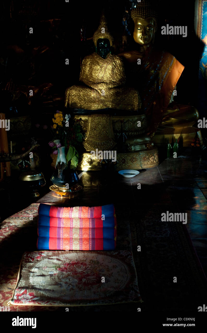 Prayer mat hi-res stock photography and images - Alamy