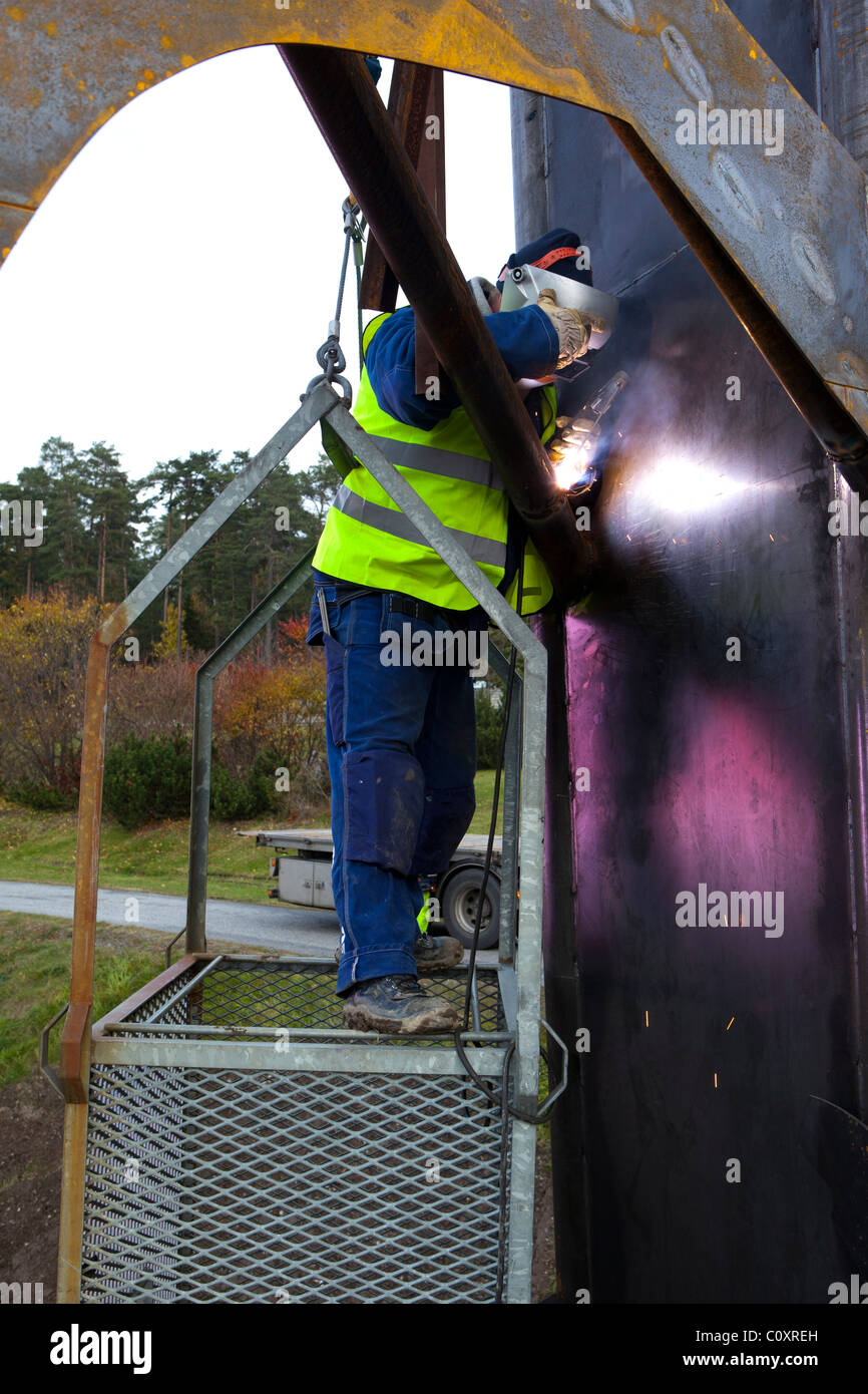 A man are welding Stock Photo - Alamy