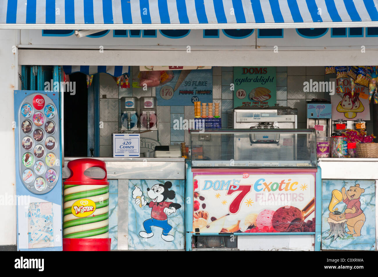 Ice cream shop exterior hi-res stock photography and images - Alamy