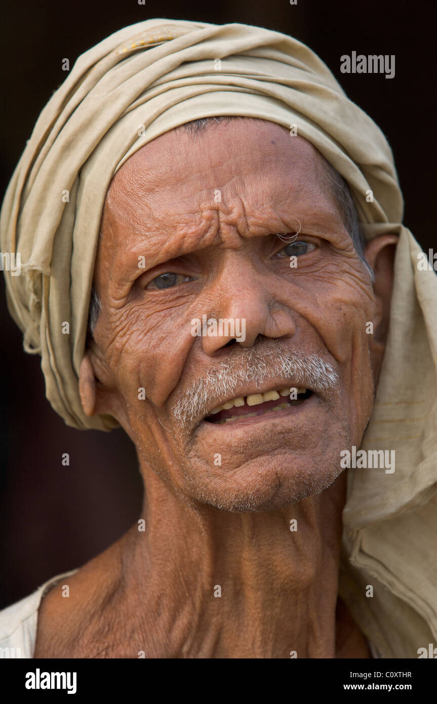 Portrait of an old man wearing a loose turban at the Sonepur Mela ...