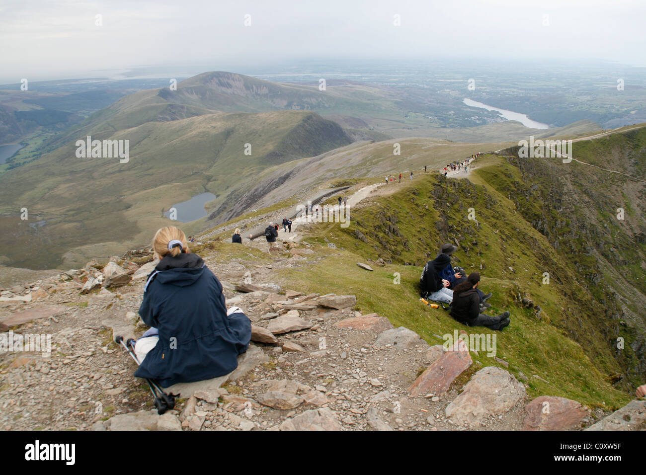 Scene at the the top of mount snowdon hi-res stock photography and ...