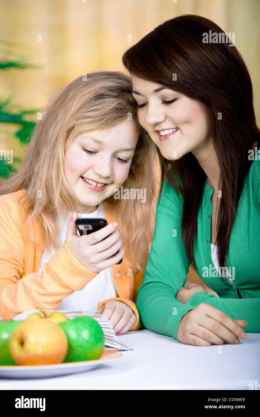 two girls with a cellphone Stock Photo - Alamy