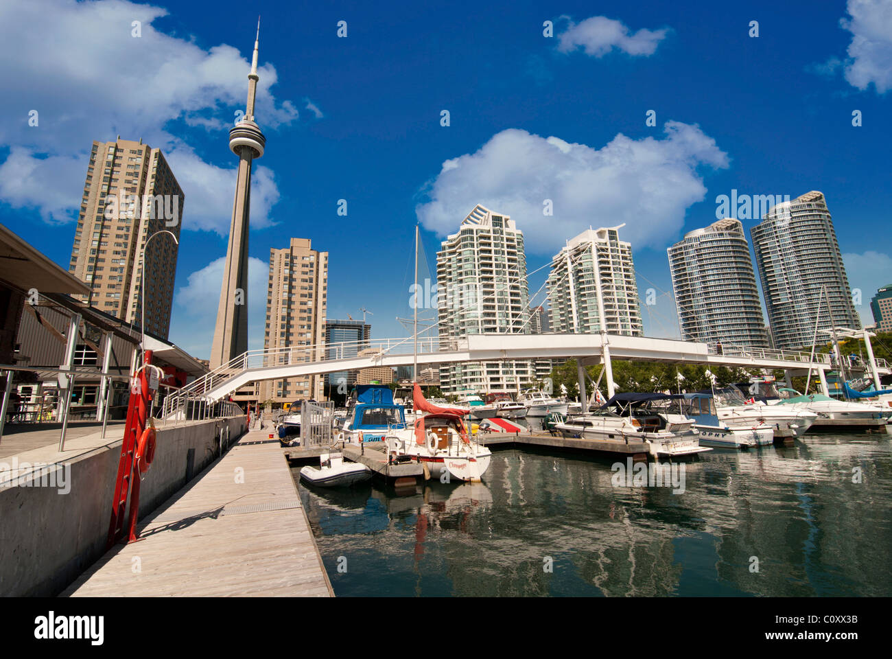 View toronto skyline from harbourfront hi-res stock photography and ...