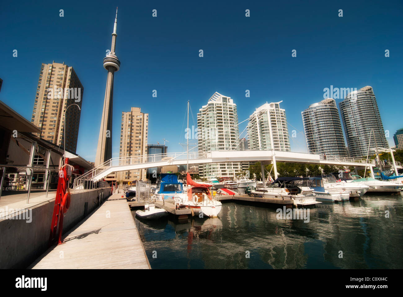 Toronto skyline harbourfront night hi-res stock photography and images ...