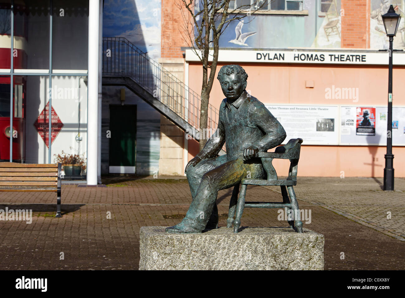 Statue of Dylan Thomas, outside the Dylan Thomas Theatre, Swansea ...